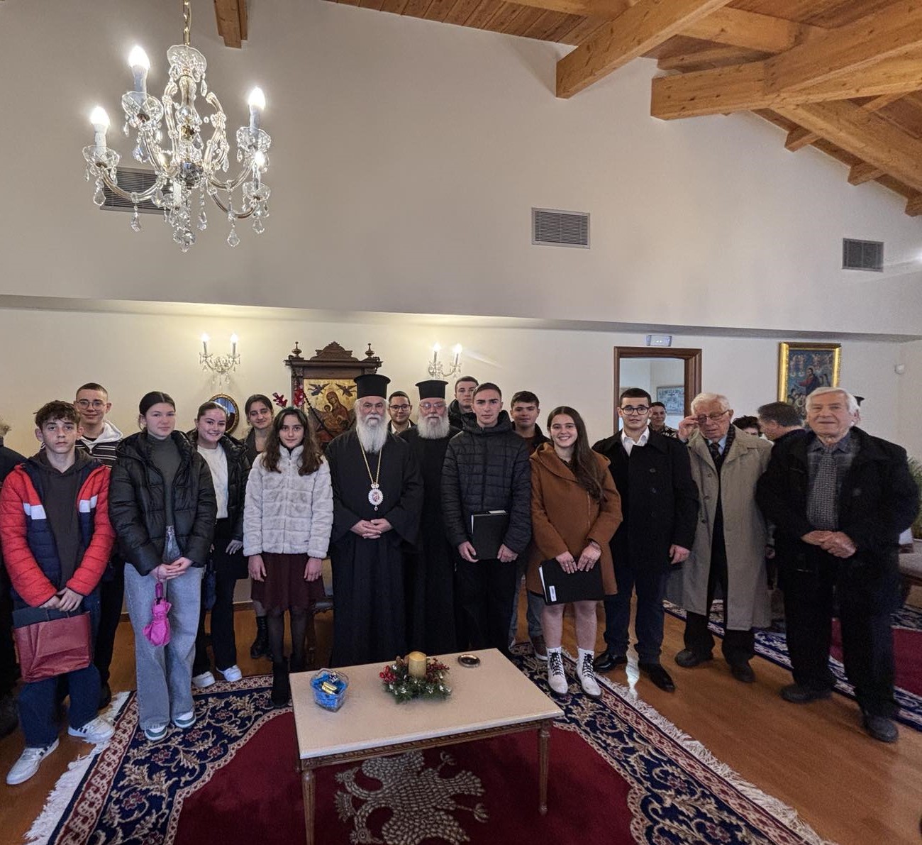 Κάλαντα και ευχές στον Μητροπολίτη Καλαβρύτων | Arxon.gr