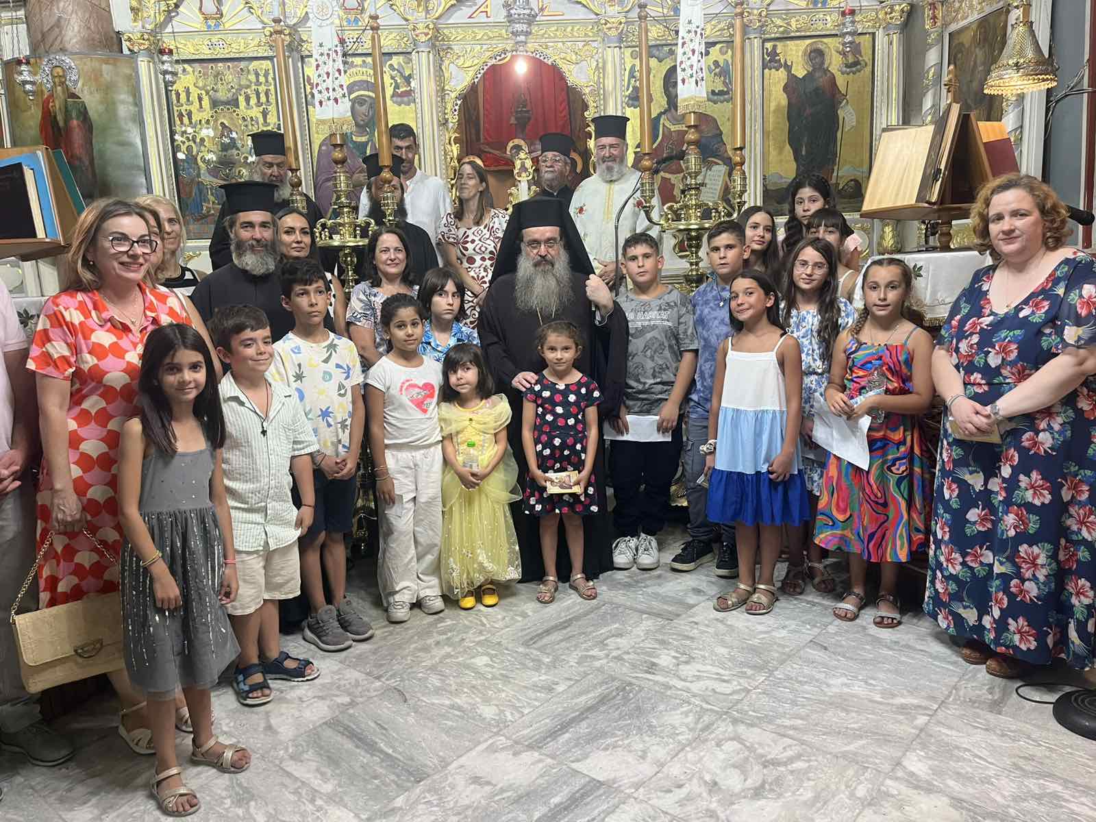 Λουλούδια τῶν Καμποχώρων γιά τήν Θεοτόκο | Arxon.gr